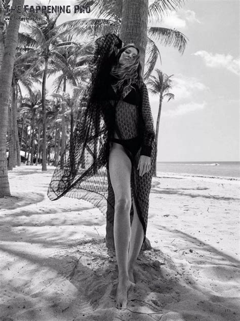 Gisele Bundchen Sexy Barefoot For Vogue 9 Photos The Fappening