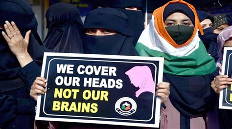 ممبئی ہائیکورٹ کاکالج میں حجاب پر پابندی کے فیصلے میں مداخلت سے انکار
