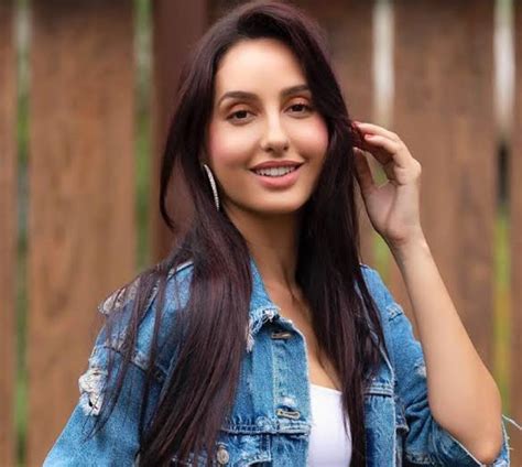 सोशल मीडिया पर छाया नोरा फतेही का बॉर्बी लुक कहर बरपाती नज़र आई