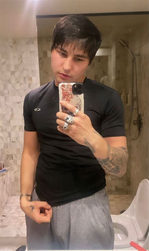 Colby Brock Bathroom Selfie Sam And Colby Fanfiction Colby Brock Sam And Colby