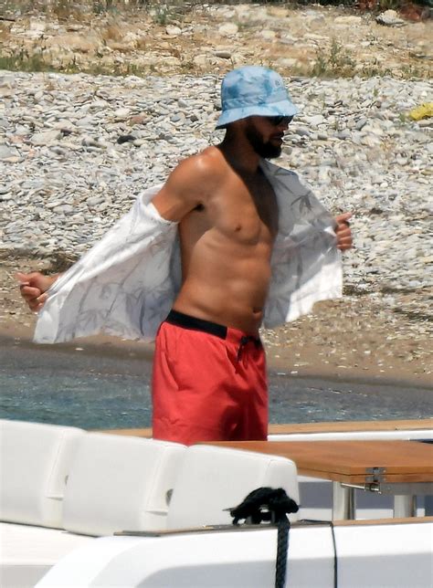 Stephen Curry Flashes Abs While Celebrating Anniversary With Wife Ayesha Curry In Greece