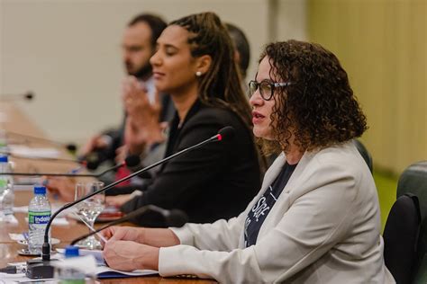 Ministra Luciana Santos defende papel da ciência no combate às