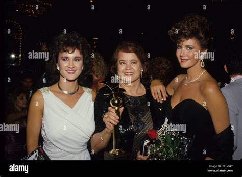 LYNDA CARTER con su madre Juana Córdoba y su hermana Pamela Carter