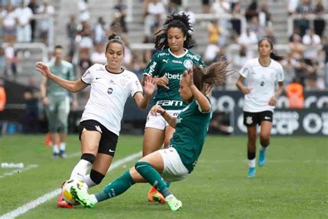 Palmeiras x Corinthians prováveis times desfalques e onde assistir ao Dérbi pelo Brasileirão