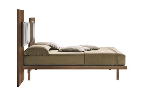 Кровать с мягкой обивкой Diagonal из Италии купить в Москве от производителя 114 697