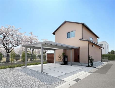 桜並木を望むリビングと庭｜高気密高断熱｜パッシブ設計 Arch 一級建築士事務所 施工事例｜しがのいえ。滋賀県注文住宅・工務店・新築一戸