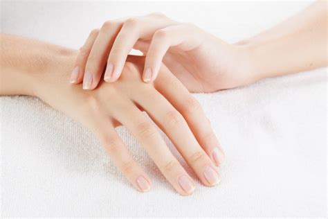 Crema Fai Da Te Per Mani Screpolate 2 Rimedi Naturali