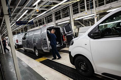 Stellantis anuncia produção de carros híbridos a etanol em polo