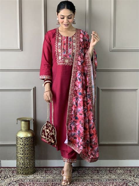 Buy Asciiblues Women Floral Yoke Design Regular Thread Work Kurta With