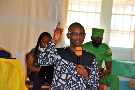 Ruhango Ubuyobozi Nibigo Bitanga Akazi Bariga Uko Bagabanya Ubukene Mu Baturage Kigali Today