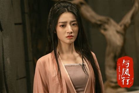 陸劇《與鳳行》演員古裝vs時裝！趙麗穎童顏，林更新穿時裝顯老，辛雲來穿西裝也帥！