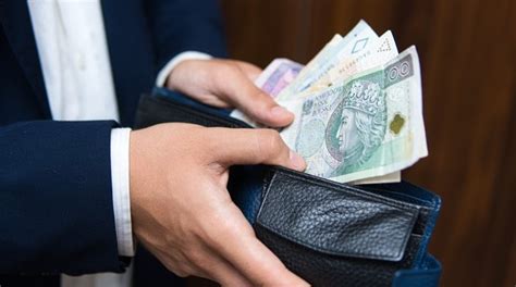 Pracodawca może płacić mniej niż płaca minimalna Jak to możliwe