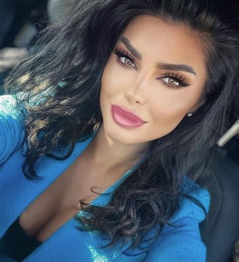 Pin By Carolyn Keith On Brunettes 1 Brunette Girl Gorgeous Eyes