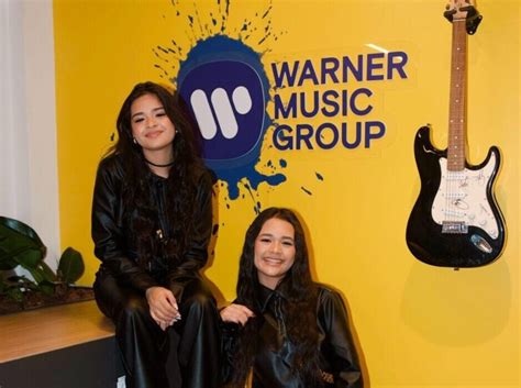Jennifer E Stephany Assinam Com A Warner Music Brasil