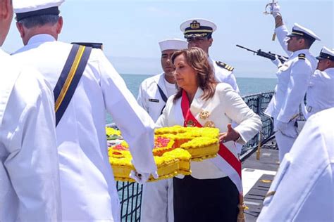 Dina Boluarte Gobierno rinde homenaje a Marina de Guerra del Perú