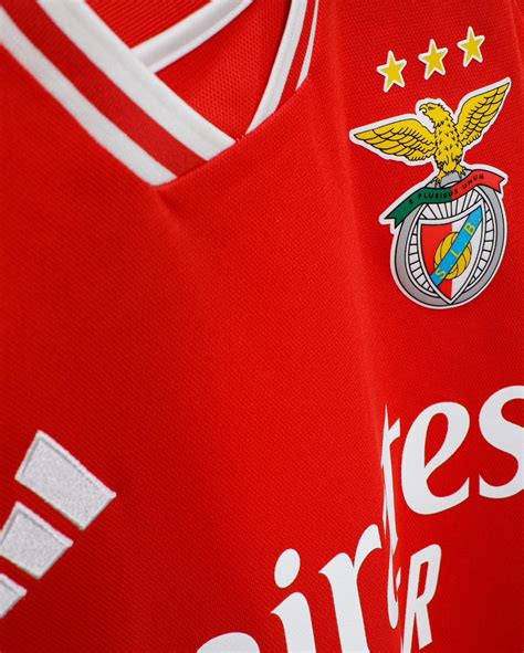 Point de Penalty on Twitter Le SLBenfica vient de dévoiler avec Adidas son nouveau maillot