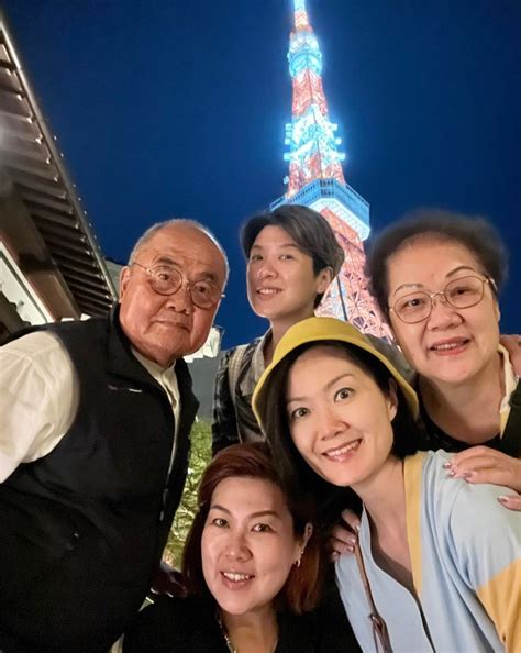 前tvb主播孖老公帶父母去旅行坐頭等艙 媽媽歎奢華待遇興奮如中頭獎 星島日報