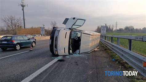 Incidente In Tangenziale A Rivoli Furgone Ribaltato 8 Marzo 2023