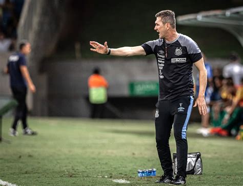 Santos Perfil Disciplinador De Turra Divide Elenco E Torcida