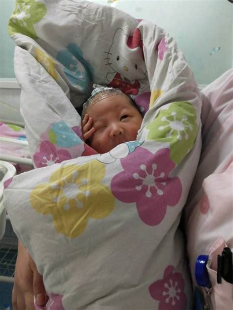 11天婴儿照蓝光惨死 黄疸20左右会导致脑瘫 随意云