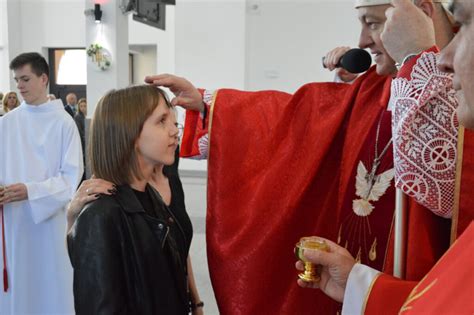Sakrament bierzmowania w Starym Sączu Wirtualny świat Was nie
