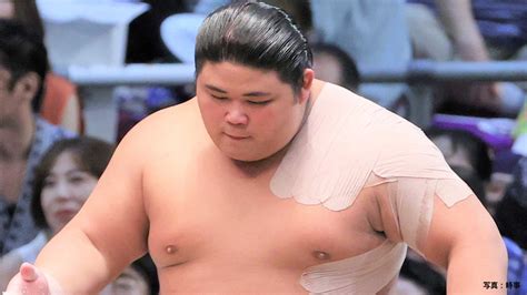 十両・20歳の伯桜鵬が37歳・北磻磨との“年の差対決”制す！初日白星スタート飾る【大相撲春場所】 Tbs News Dig