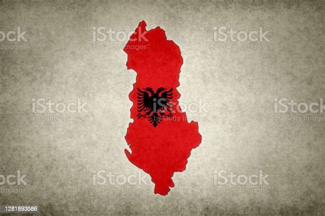 알바니아의 그런지 지도 에 인쇄 된 플래그 알바니아에 대한 스톡 사진 및 기타 이미지 알바니아 지도 0명 Istock