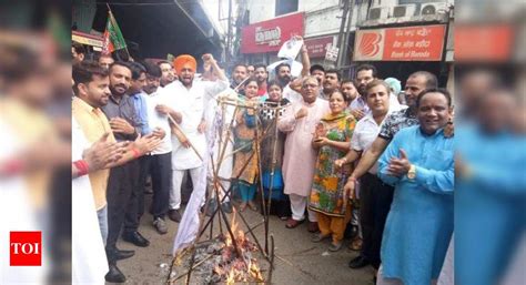 Punjab Bjp Protest Against Congress Govt For Its Failure In Curbing