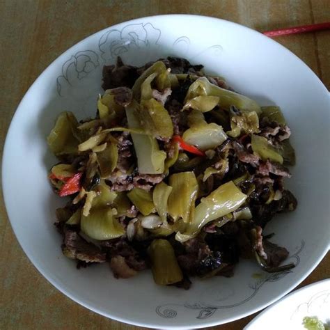 【牛肉炒酸菜图片】欧阳晓娟下厨房