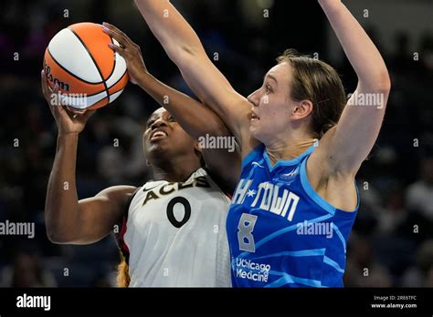 Chicago Sky Forward Alanna Smith Right Defends Against A Shot By Las