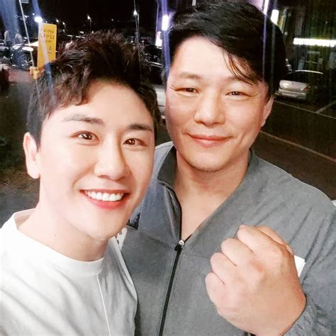 좋아요 721개 댓글 10개 Instagram의 🎤 가수 영탁 🌐 유쾌한인생zerotak2님 금산까지 응원와주신