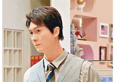 留內地一年 掛住屋企人 王浩信如願拍喜劇 戴假髮上陣 東方日報
