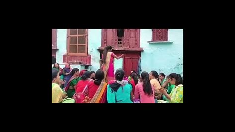 चाची ने किया जबरदस्त डांस 🙏 🙏🙏पहाड़ो से आई मां गुफा छोड़ के 🙏🙏🌸 Youtube