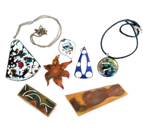 Vintage Copper Enamel 7 Piece Lot 2 Pins And 5 Pendants Mcm Copper