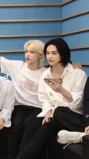 [Видео] «Пин от пользователя 🌼𝑯𝒚𝒖𝒏𝒍𝒊𝒙𝒊𝒕𝒂🌼 на доске Hyunlix Певцы