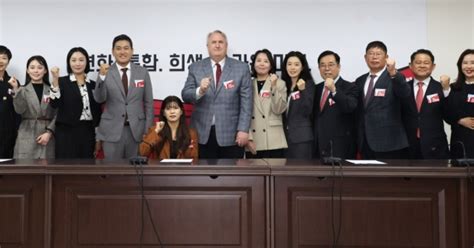 동일 지역구 3선 연임 금지 인요한 아프지만 꼭 받아야 할 치료