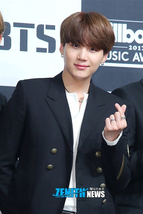 [z포토] 방탄소년단 슈가 ‘꿀 떨어지는 눈 맞춤 빌보드 수상 기자간담회 제니스글로벌뉴스