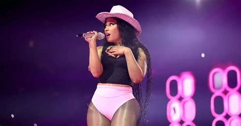 Nicki Minaj Teases Fans New Album And Tour Coming Stop The Breaks