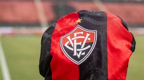 Vitória acerta contratação de dois zagueiros para a sequência do