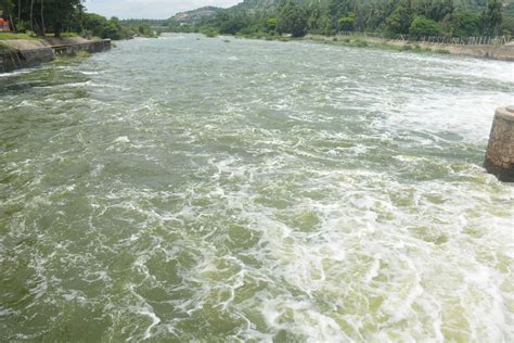 Flood கனமழை எதிரொலி கிருஷ்ணகிரி அணையில் இருந்து வினாடிக்கு 7129