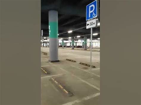 Парковка VEER Mall (Веер Молл, Уралмаш, Екатеринбург), народу пока не ...
