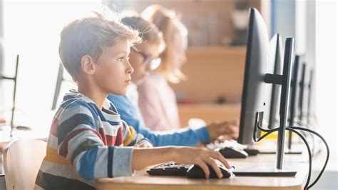 Sala De Aula De Ciências Do Ensino Fundamental Crianças Inteligentes