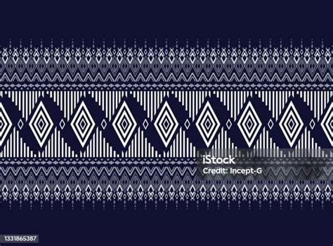 스커트 카펫 벽지 의류 포장 바틱 직물 옷 패션 시트 벡터 일러스트 자수 텍스처 스타일에 사용되는 어두운 기하학적 인종 패턴 전통적인 디자인 패턴eps 0명에 대한 스톡