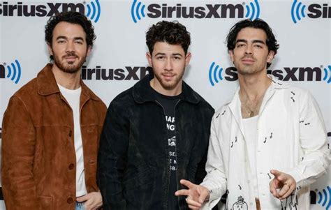 Watch Jonas Brothers Perform Two New Songs On Snl