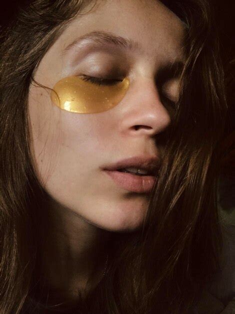 Premium Photo Close Up Of Young Woman Wearing Sunglasses