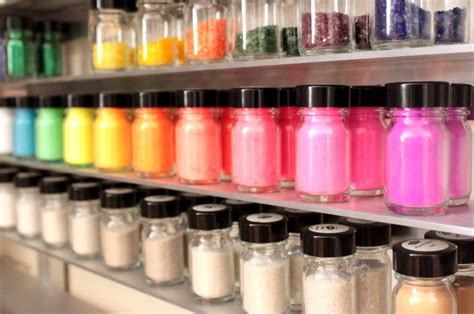 Geheimnisvolle Welt der Farben - Kremer Farbpigmente