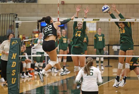 Bison Volleyball Sweeps Two Matches At Its Invite Inforum Fargo
