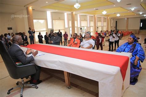 Coin Du Bonheur Roseline Layo Et Gnahou David Se Disent Oui à La Mairie De Cocody