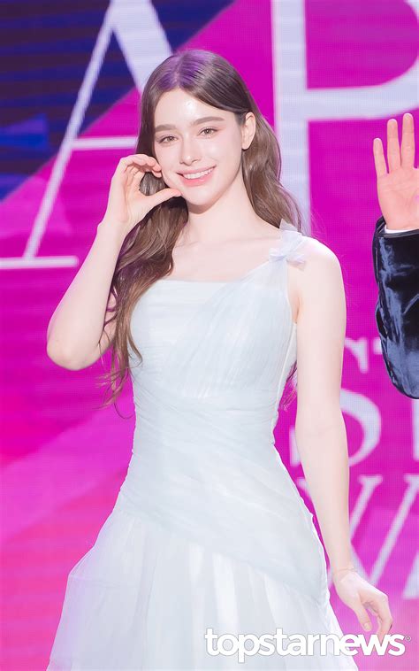 다샤 타란 ‘세계 2위 미녀 하트 2024 Apan 스타 어워즈 레드카펫 [hd포토]