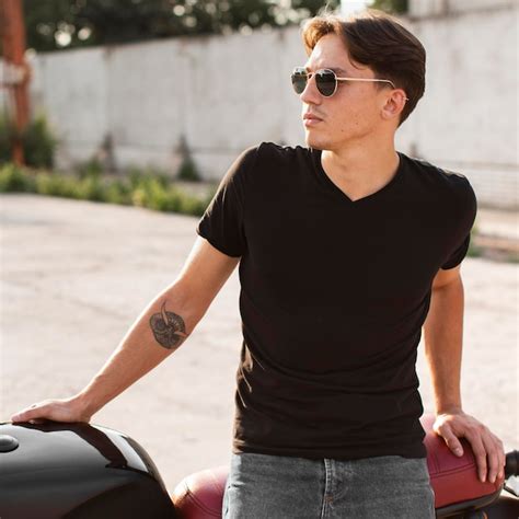 Fotos Camiseta Masculina fotos de arquivo grátis de alta qualidade